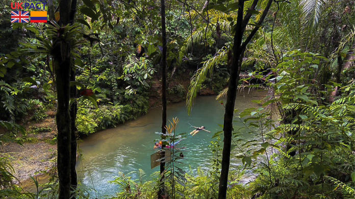 Senderismo acuático en el parque Venado Verde